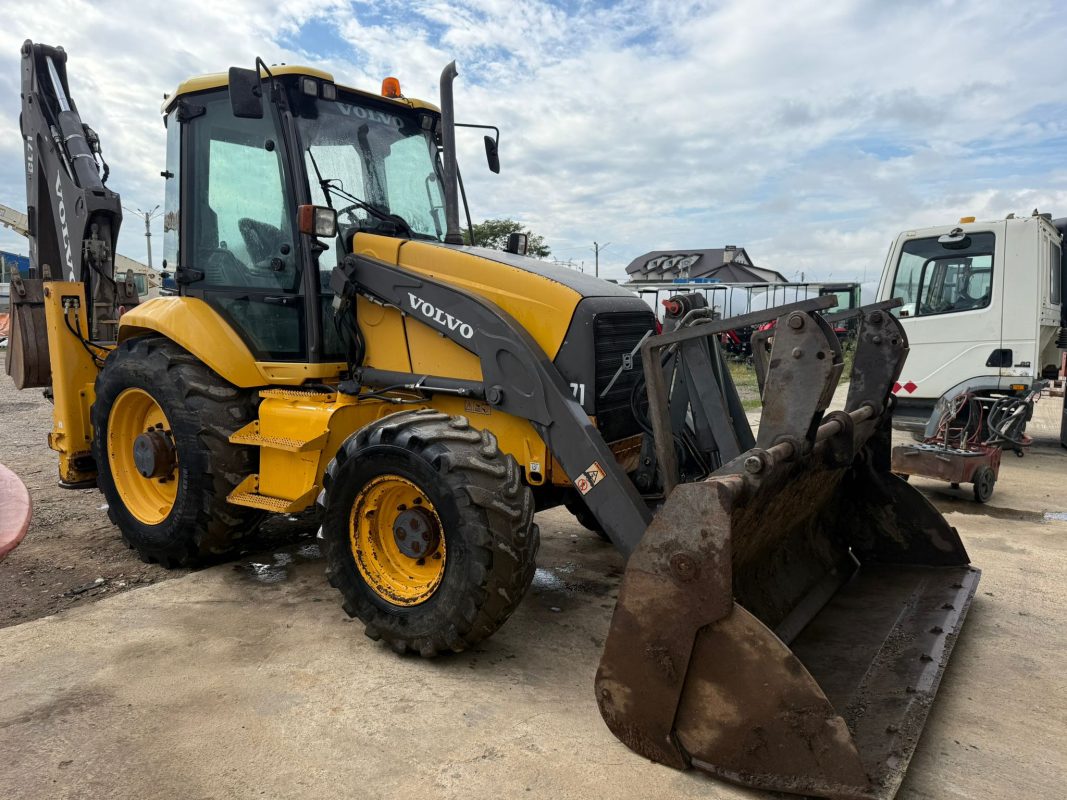 VOLVO BL71 Backhoe Loader - ABC Auctions