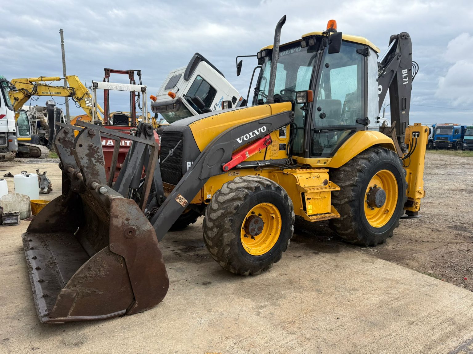 VOLVO BL71 Backhoe Loader - ABC Auctions