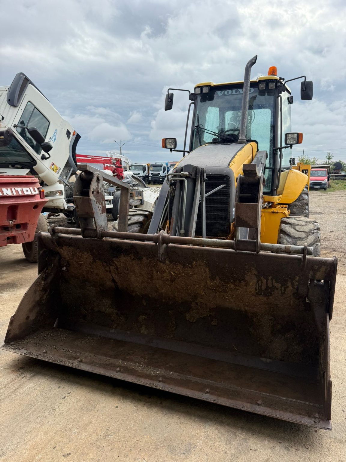 VOLVO BL71 Backhoe Loader - ABC Auctions