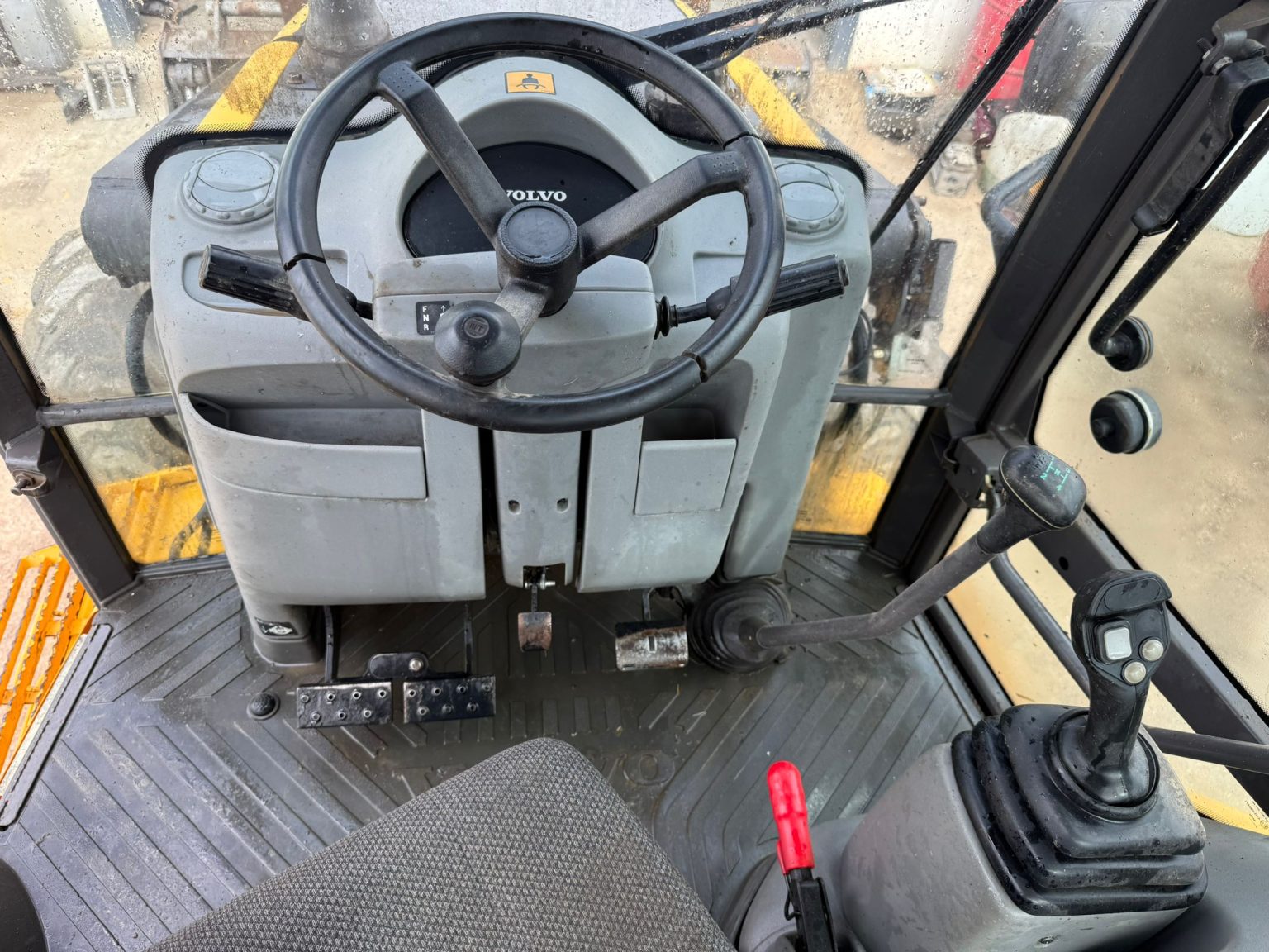 VOLVO BL71 Backhoe Loader - ABC Auctions