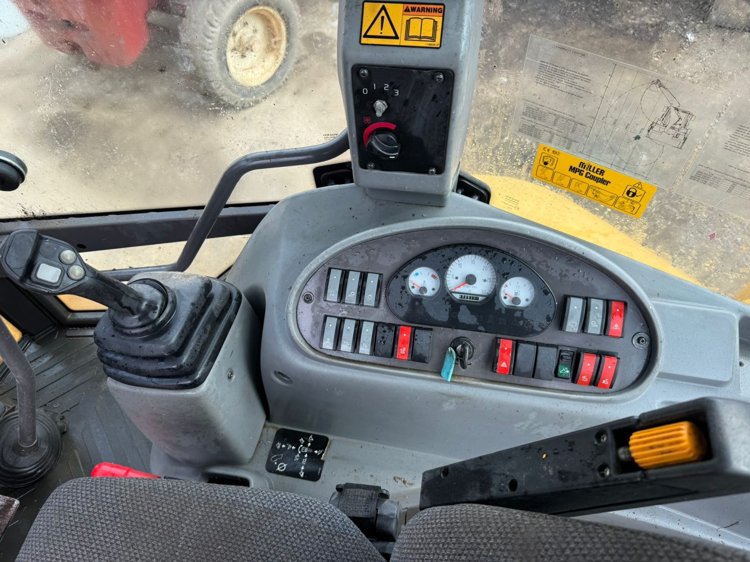 VOLVO BL71 Backhoe Loader - ABC Auctions